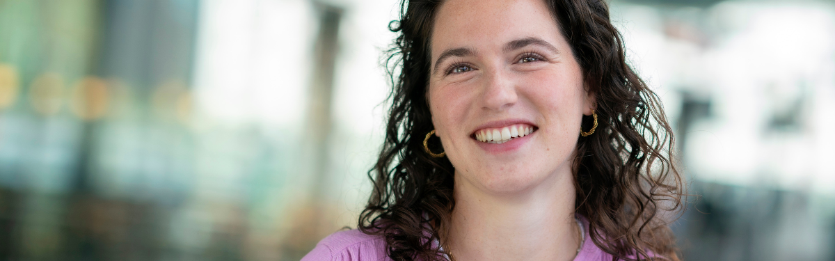 Nadia loopt stage bij de NVWA: een brede interesse en diepgaande kennis ...